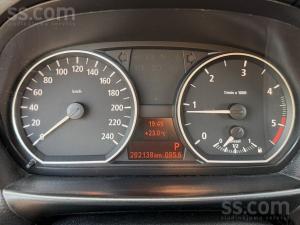 White BMW 118 2011 in Cesis, with an engine capacity of 2.00 L and mileage of 282 thousand km for 5890 €, photo 15 on AUTOMOTO.COM.LV