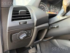 White BMW 118 2011 in Cesis, with an engine capacity of 2.00 L and mileage of 282 thousand km for 5890 €, photo 18 on AUTOMOTO.COM.LV