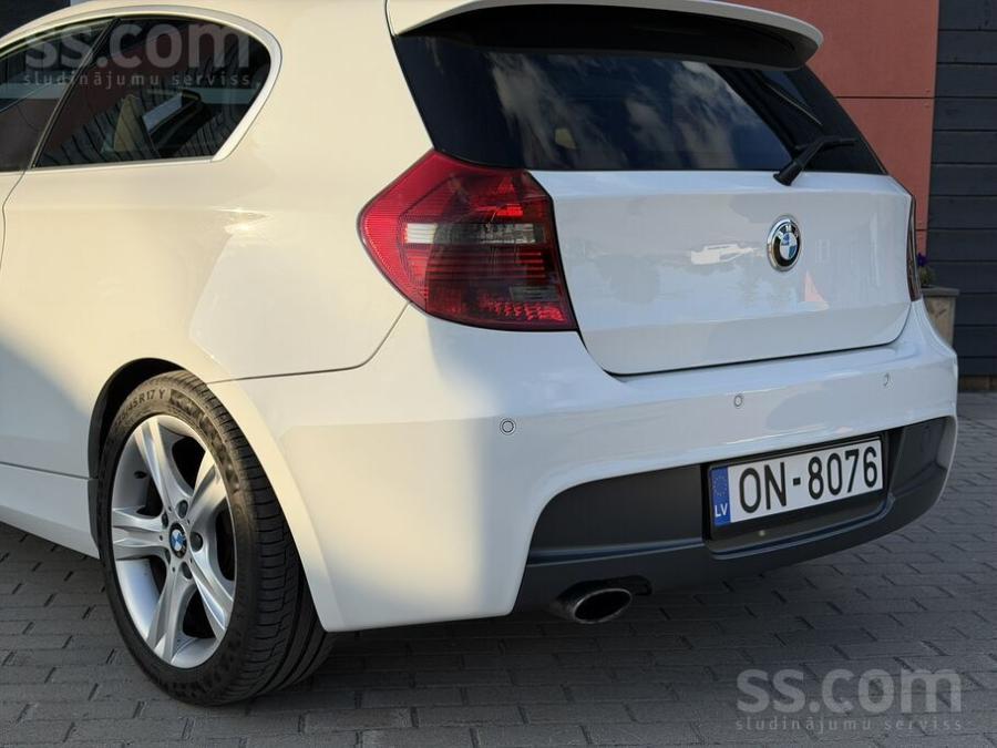 White BMW 118 2011 in Cesis, with an engine capacity of 2.00 L and mileage of 282 thousand km for 5890 €, photo 21 on AUTOMOTO.COM.LV