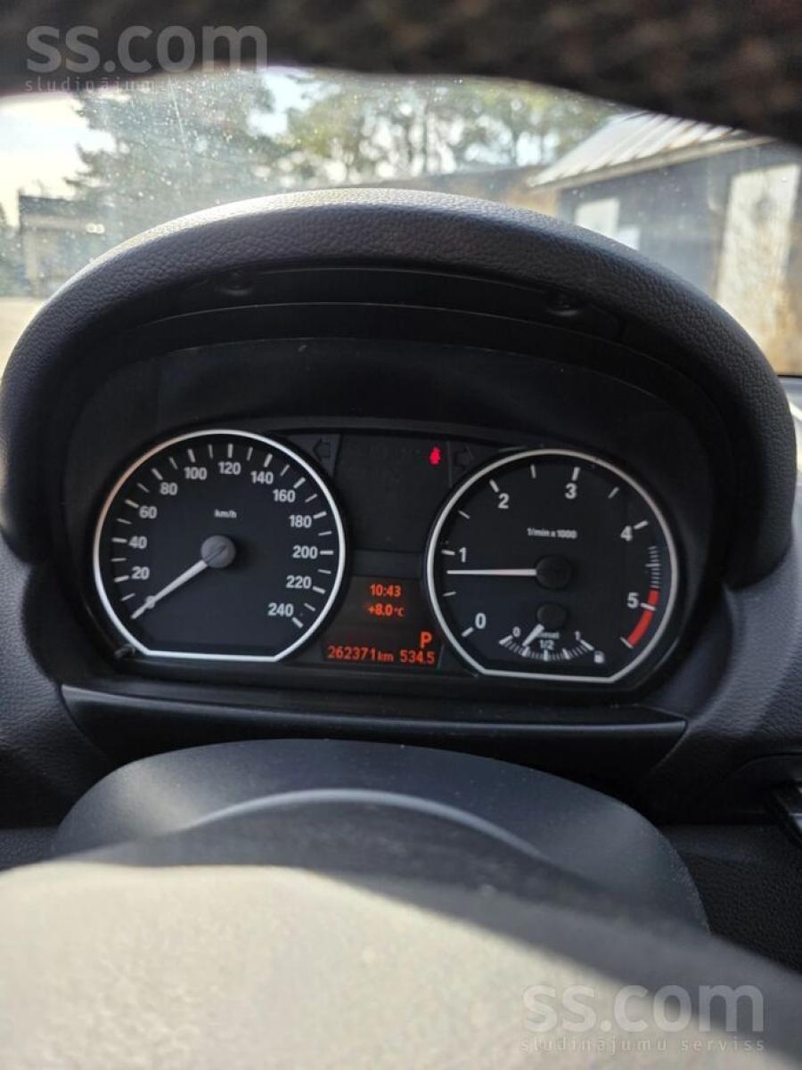 Balts BMW 118 2011 Tukums, ar dzinēja tilpumu 2.00 L un nobraukumu 262 tūkst. km par 5500 €, foto 6 vietnē AUTOMOTO.COM.LV