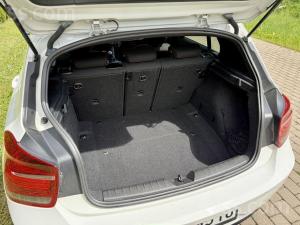 Balts BMW 118 2012 Rīga, ar dzinēja tilpumu 1.60 L un nobraukumu 136 tūkst. km par 6990 €, foto 21 vietnē AUTOMOTO.COM.LV