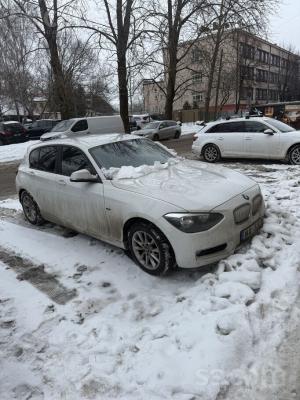Белый БМВ 118 2012 в Рига, объемом двигателя 1.80 л и пробегом 250 тыс. км за 6500 €, фото  на AUTOMOTO.COM.LV