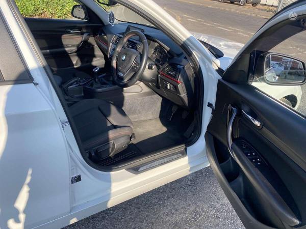White BMW 118 2013 in Joniskis, with an engine capacity of 2.00 L and mileage of 118 thousand km for 2300 €, photo 8 on AUTOMOTO.COM.LV