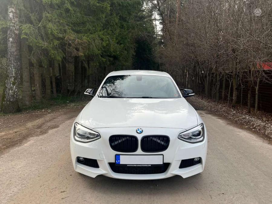 White BMW 118 2014 in Vilnius, with an engine capacity of 2.00 L and mileage of 233 thousand km for 7500 €, photo 1 on AUTOMOTO.COM.LV