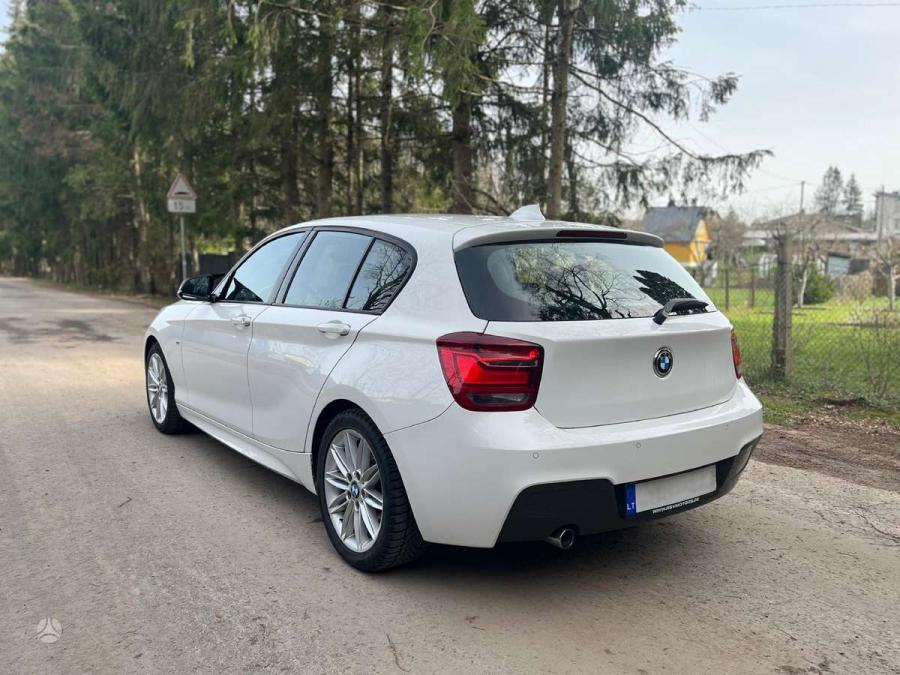 White BMW 118 2014 in Vilnius, with an engine capacity of 2.00 L and mileage of 233 thousand km for 7500 €, photo 5 on AUTOMOTO.COM.LV