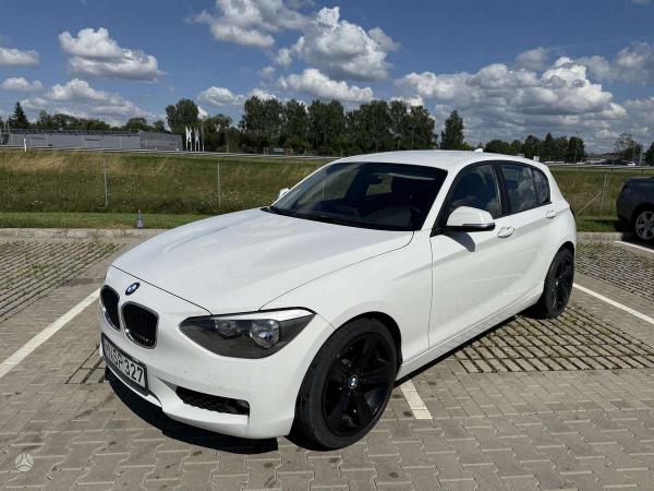 White BMW 118 2014 in Vilnius, with an engine capacity of 2.00 L and mileage of 230 thousand km for 7500 €, photo 1 on AUTOMOTO.COM.LV