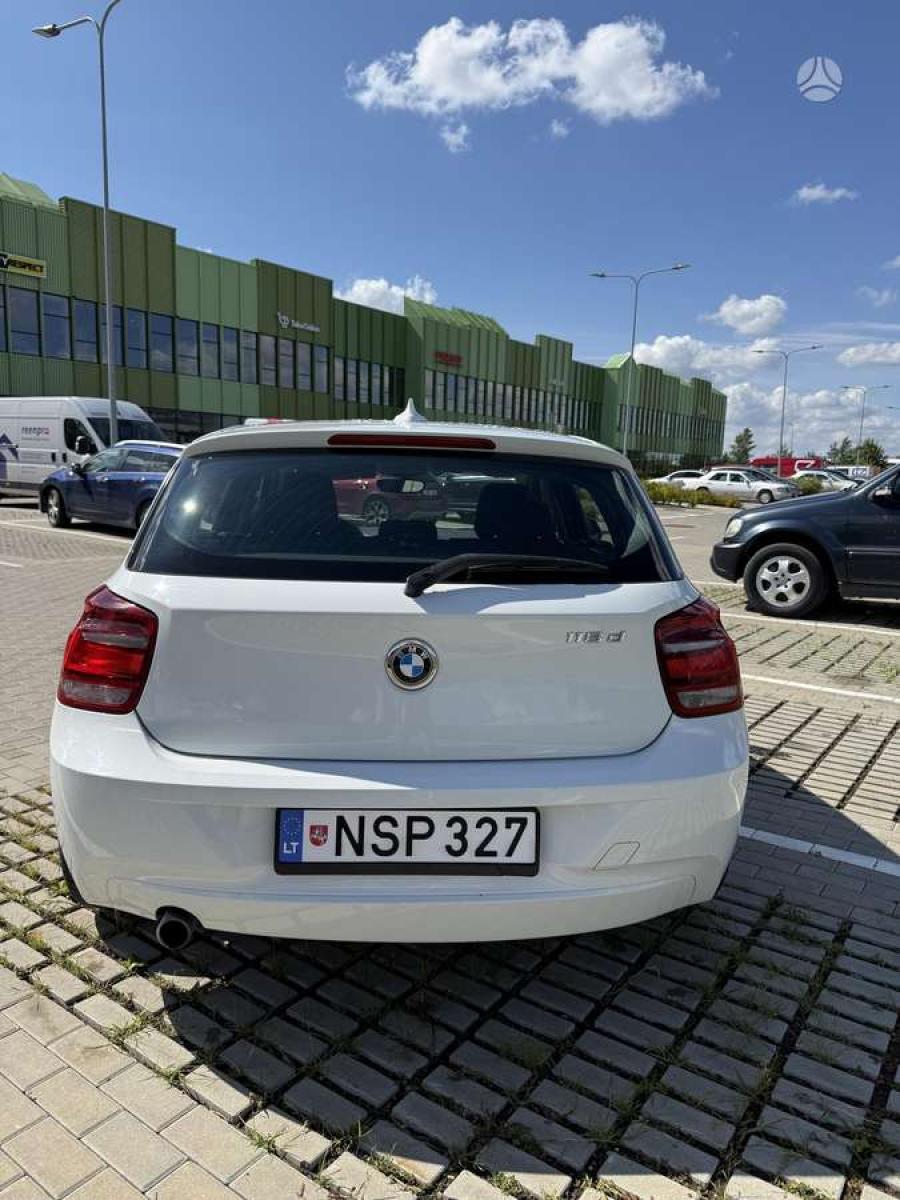 White BMW 118 2014 in Vilnius, with an engine capacity of 2.00 L and mileage of 230 thousand km for 7500 €, photo 5 on AUTOMOTO.COM.LV