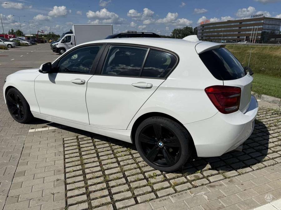 White BMW 118 2014 in Vilnius, with an engine capacity of 2.00 L and mileage of 230 thousand km for 7500 €, photo 8 on AUTOMOTO.COM.LV