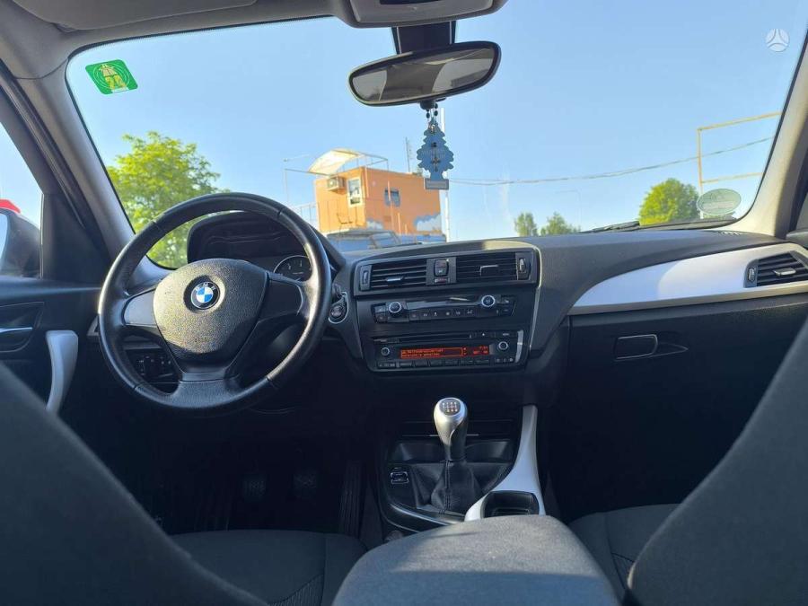Balts BMW 118 2014 Šauļi, ar dzinēja tilpumu 2.00 L un nobraukumu 252 tūkst. km par 4450 €, foto 12 vietnē AUTOMOTO.COM.LV