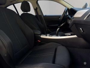 White BMW 118 2018 in Klaipeda, with an engine capacity of 1.50 L and mileage of 252 thousand km for 10499 €, photo 9 on AUTOMOTO.COM.LV