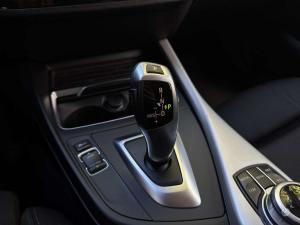 White BMW 118 2018 in Klaipeda, with an engine capacity of 1.50 L and mileage of 252 thousand km for 10499 €, photo 16 on AUTOMOTO.COM.LV
