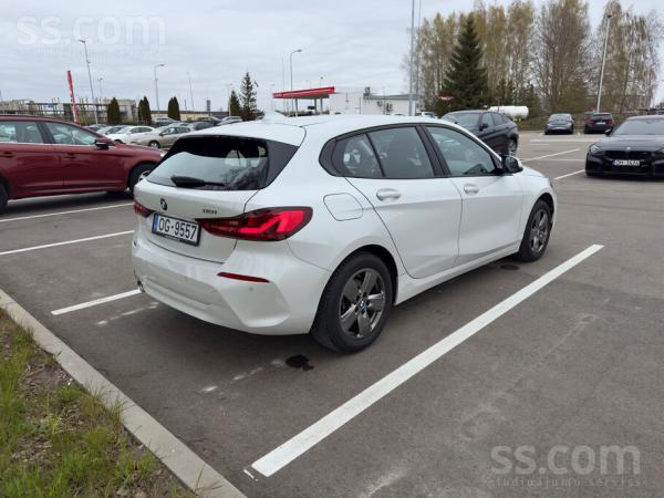 BMW 118 2019 Rīga vietnē Balts BMW 118 2019 Rīga, ar dzinēja tilpumu 1.50 L un nobraukumu 71 tūkst. km par 14500 €, foto 6 vietnē AUTOMOTO.COM.LV