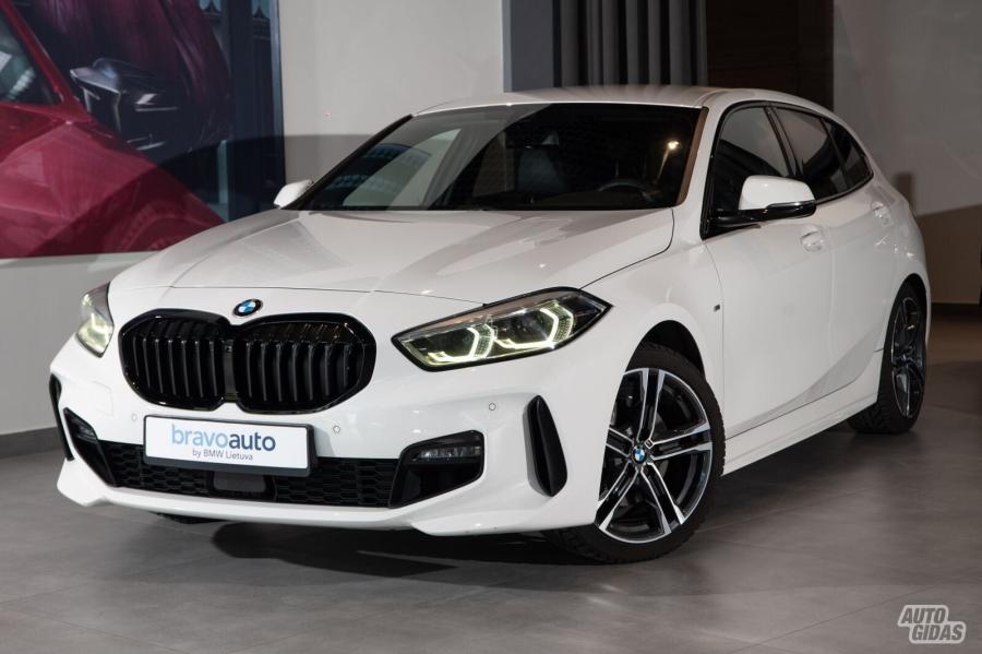 White BMW 118 2020 in Kaunas, with an engine capacity of 1.50 L and mileage of 110 thousand km for 18771 €, photo 1 on AUTOMOTO.COM.LV