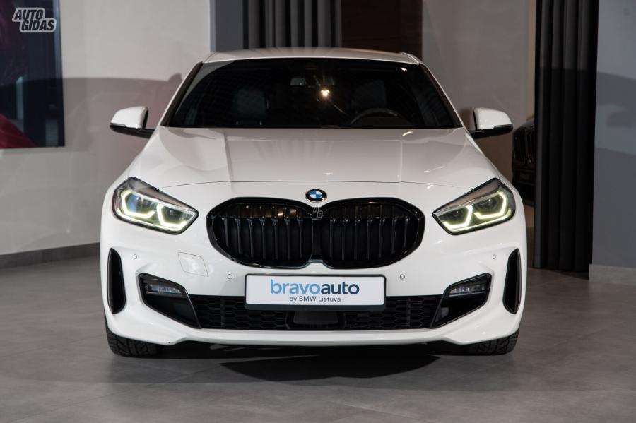 White BMW 118 2020 in Kaunas, with an engine capacity of 1.50 L and mileage of 110 thousand km for 18771 €, photo 3 on AUTOMOTO.COM.LV