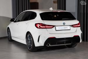 White BMW 118 2020 in Kaunas, with an engine capacity of 1.50 L and mileage of 110 thousand km for 18771 €, photo 6 on AUTOMOTO.COM.LV