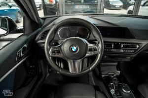 White BMW 118 2020 in Kaunas, with an engine capacity of 1.50 L and mileage of 110 thousand km for 18771 €, photo 15 on AUTOMOTO.COM.LV