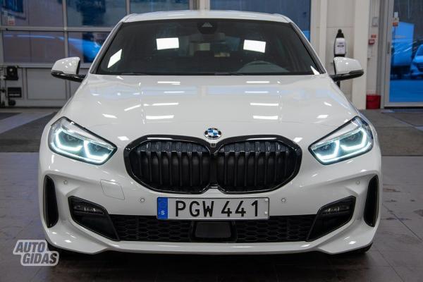 White BMW 118 2022 in Kaunas, with an engine capacity of 0.00 L and mileage of 84 thousand km for 24208 €, photo 2 on AUTOMOTO.COM.LV