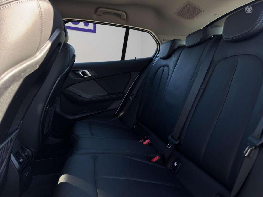 White BMW 118 2023 in Klaipeda, with an engine capacity of 1.50 L and mileage of 39 thousand km for 21999 €, photo 12 on AUTOMOTO.COM.LV