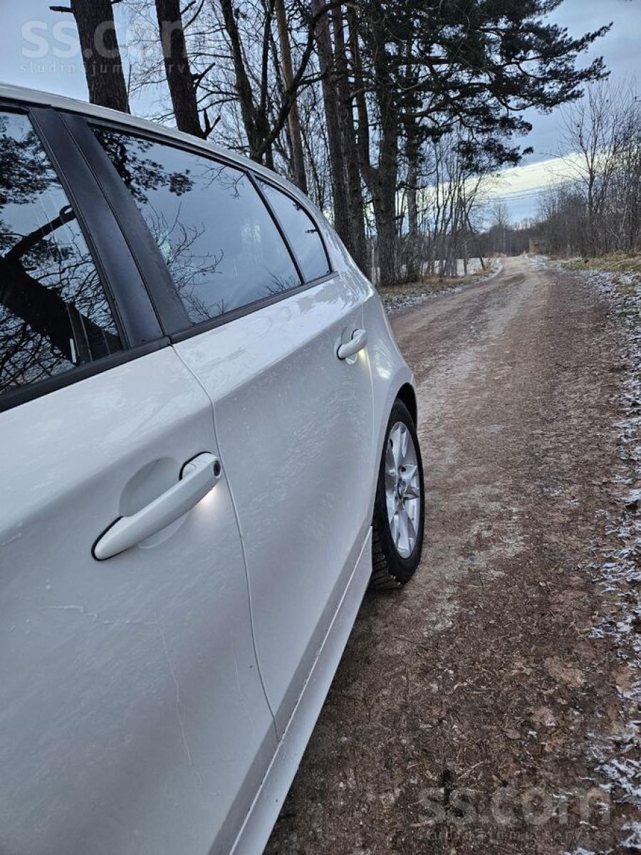 White BMW 118 2008 in Aluksne, with an engine capacity of 2.00 L and mileage of 298 thousand km for 3550 €, photo 3 on AUTOMOTO.COM.LV