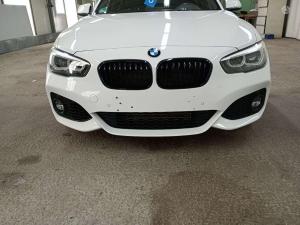 White BMW 118 2019 in Vilnius, with an engine capacity of 1.50 L and mileage of 121 thousand km for 12990 €, photo 2 on AUTOMOTO.COM.LV