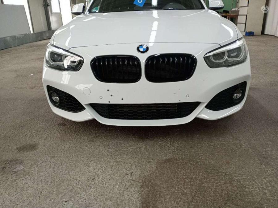White BMW 118 2019 in Vilnius, with an engine capacity of 1.50 L and mileage of 121 thousand km for 12990 €, photo 2 on AUTOMOTO.COM.LV