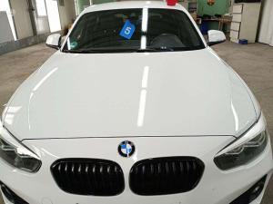 White BMW 118 2019 in Vilnius, with an engine capacity of 1.50 L and mileage of 121 thousand km for 12990 €, photo 3 on AUTOMOTO.COM.LV