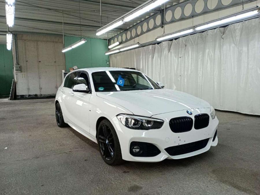 White BMW 118 2019 in Vilnius, with an engine capacity of 1.50 L and mileage of 121 thousand km for 12990 €, photo 4 on AUTOMOTO.COM.LV