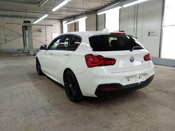 White BMW 118 2019 in Vilnius, with an engine capacity of 1.50 L and mileage of 121 thousand km for 12990 €, photo 5 on AUTOMOTO.COM.LV