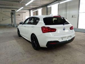 White BMW 118 2019 in Vilnius, with an engine capacity of 1.50 L and mileage of 121 thousand km for 12990 €, photo 5 on AUTOMOTO.COM.LV