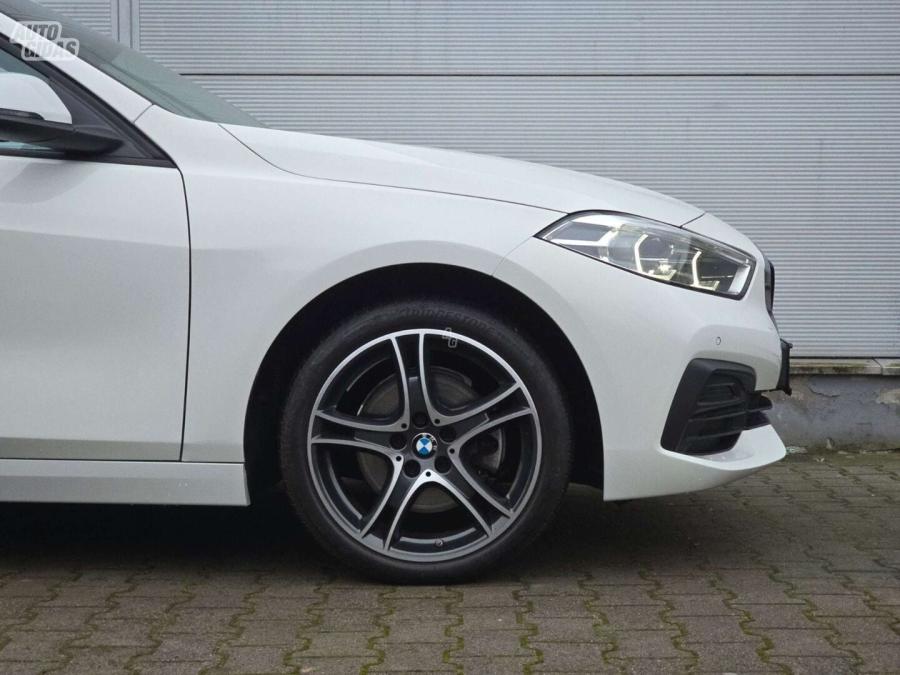 Balts BMW 118 2022 Kauņa, ar dzinēja tilpumu 1.50 L un nobraukumu 52 tūkst. km par 21594 €, foto 9 vietnē AUTOMOTO.COM.LV