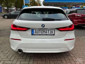 Balts BMW 118 2022 Kauņa, ar dzinēja tilpumu 1.50 L un nobraukumu 76 tūkst. km par 22390 €, foto 4 vietnē AUTOMOTO.COM.LV