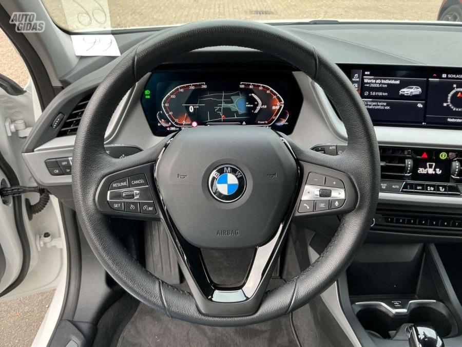 Balts BMW 118 2022 Kauņa, ar dzinēja tilpumu 1.50 L un nobraukumu 76 tūkst. km par 22390 €, foto 13 vietnē AUTOMOTO.COM.LV