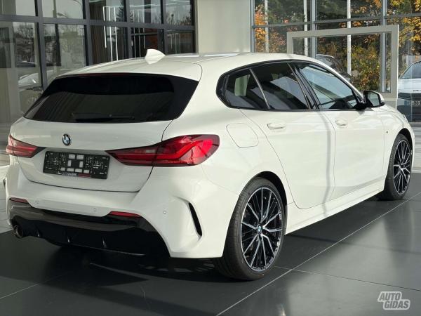 Balts BMW 118 2022 Kauņa, ar dzinēja tilpumu 1.50 L un nobraukumu 68 tūkst. km par 26621 €, foto 5 vietnē AUTOMOTO.COM.LV