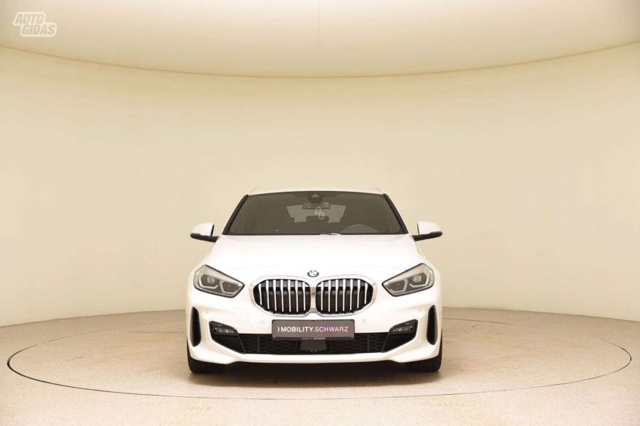 White BMW 118 2024 in Kaunas, with an engine capacity of 1.50 L and mileage of 28 thousand km for 31627 €, photo 5 on AUTOMOTO.COM.LV