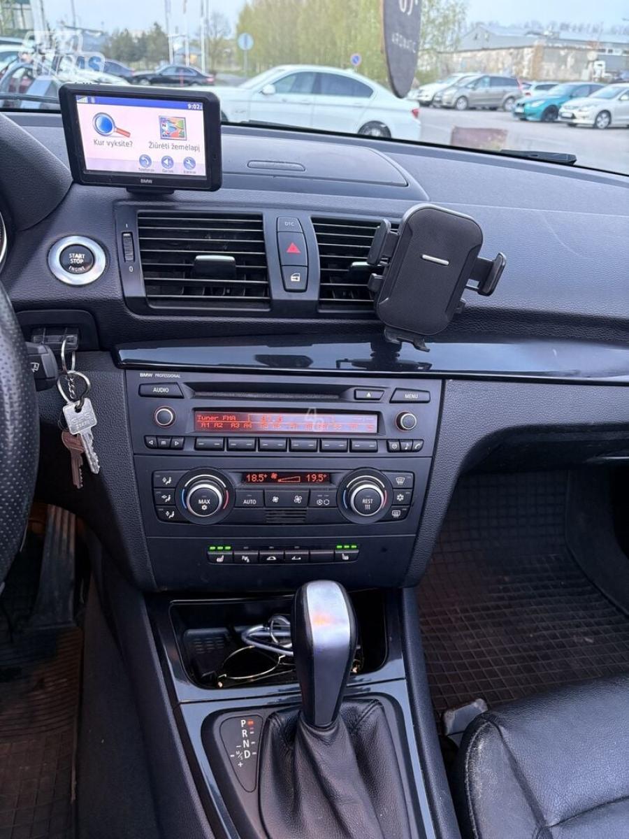 Black BMW 120 2008 in Klaipeda, with an engine capacity of 2.00 L and mileage of 272 thousand km for 5850 €, photo 17 on AUTOMOTO.COM.LV