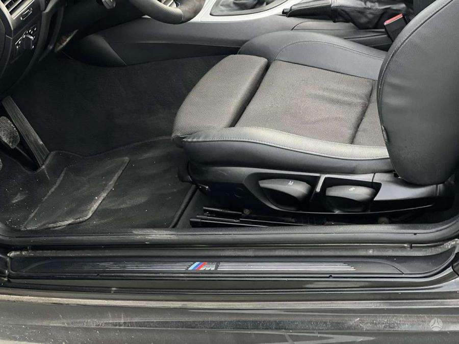 Black BMW 120 2008 in Vilnius, with an engine capacity of 2.00 L and mileage of 160 thousand km for 6250 €, photo 8 on AUTOMOTO.COM.LV