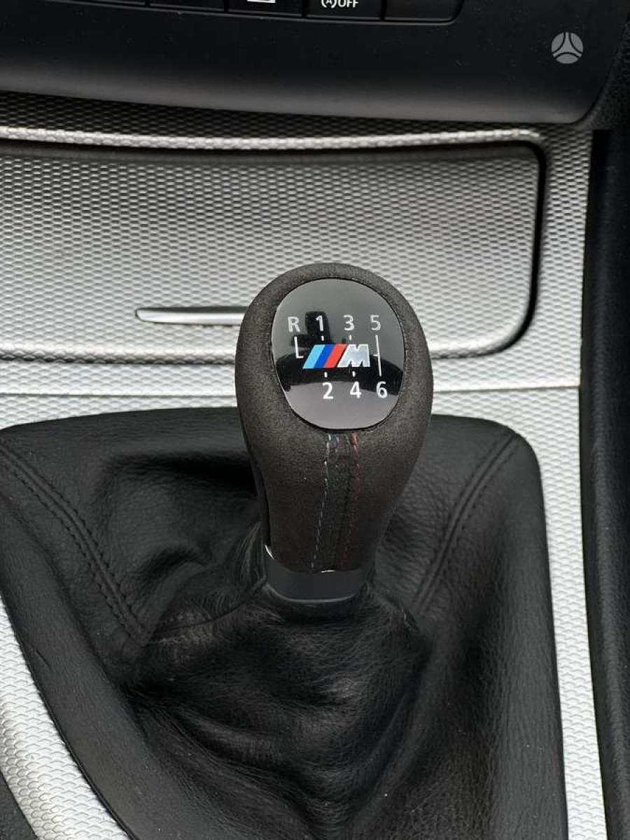 Black BMW 120 2008 in Vilnius, with an engine capacity of 2.00 L and mileage of 160 thousand km for 6250 €, photo 19 on AUTOMOTO.COM.LV
