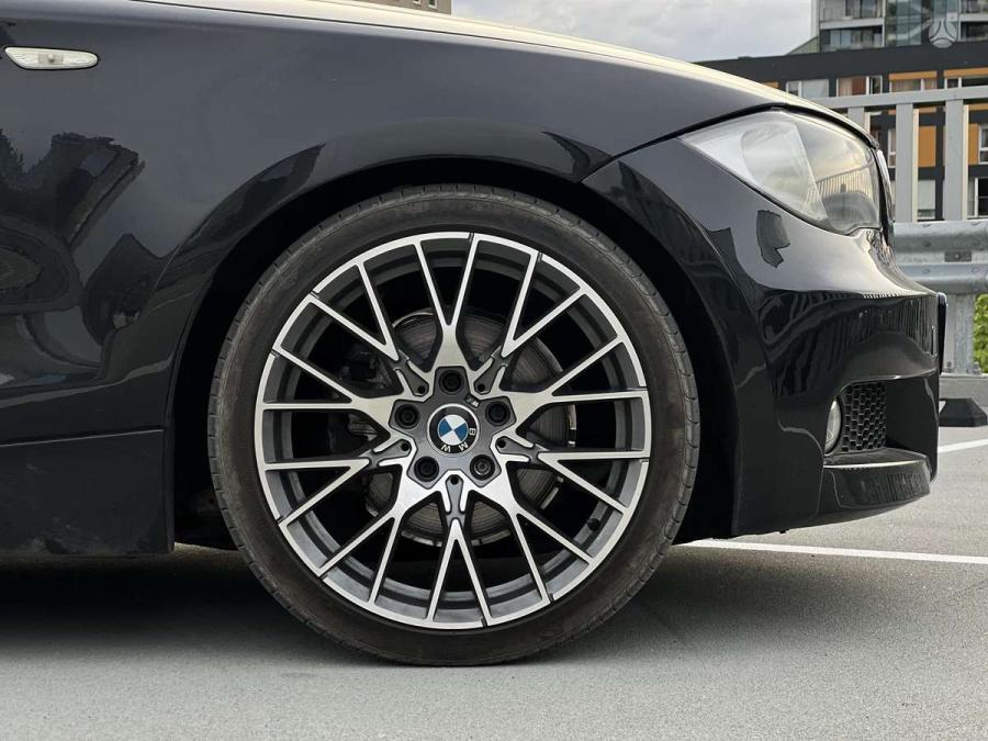 Black BMW 120 2008 in Vilnius, with an engine capacity of 2.00 L and mileage of 160 thousand km for 6250 €, photo 26 on AUTOMOTO.COM.LV