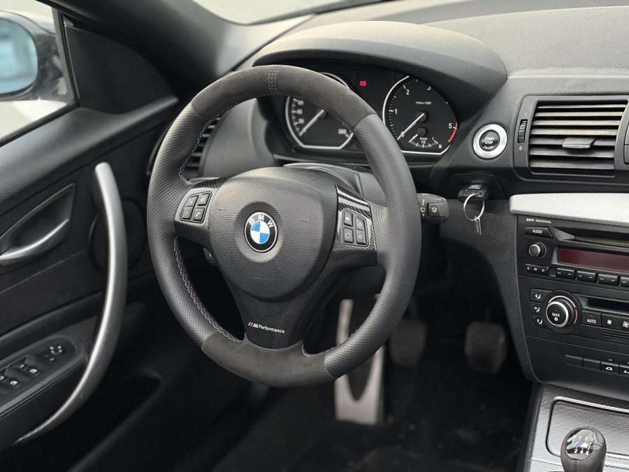 Black BMW 120 2008 in Vilnius, with an engine capacity of 2.00 L and mileage of 160 thousand km for 6250 €, photo 30 on AUTOMOTO.COM.LV