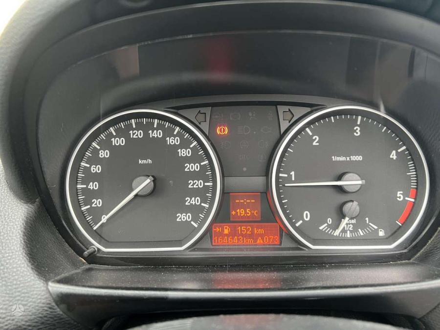 Black BMW 120 2008 in Vilnius, with an engine capacity of 2.00 L and mileage of 160 thousand km for 6250 €, photo 32 on AUTOMOTO.COM.LV