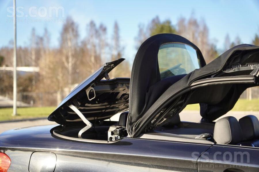 Black BMW 120 2009 in Riga, with an engine capacity of 2.00 L and mileage of 224 thousand km for 7250 €, photo 15 on AUTOMOTO.COM.LV