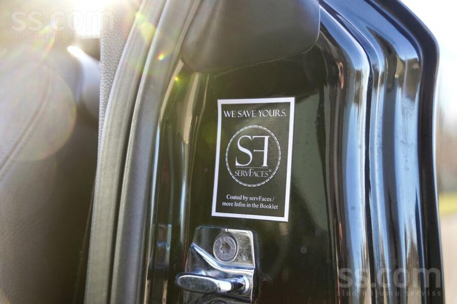 Black BMW 120 2009 in Riga, with an engine capacity of 2.00 L and mileage of 224 thousand km for 7250 €, photo 16 on AUTOMOTO.COM.LV