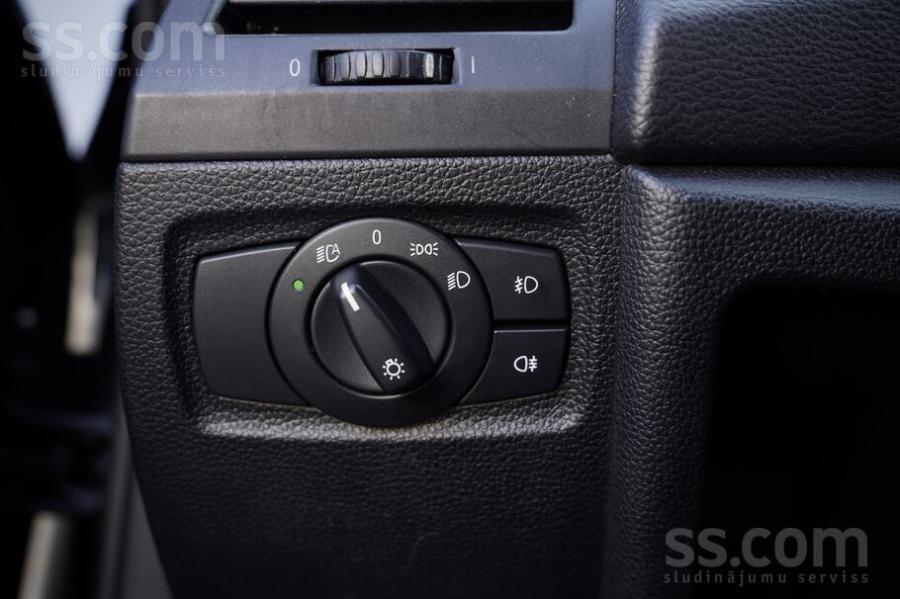 Black BMW 120 2009 in Riga, with an engine capacity of 2.00 L and mileage of 224 thousand km for 7250 €, photo 26 on AUTOMOTO.COM.LV