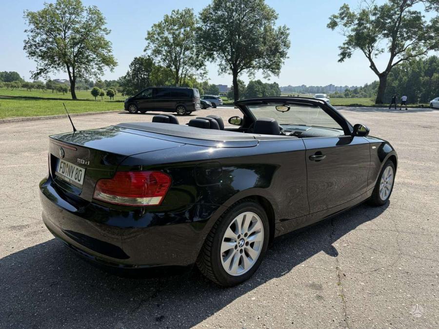 Black BMW 120 2009 in Kaunas, with an engine capacity of 2.00 L and mileage of 182 thousand km for 3750 €, photo 5 on AUTOMOTO.COM.LV