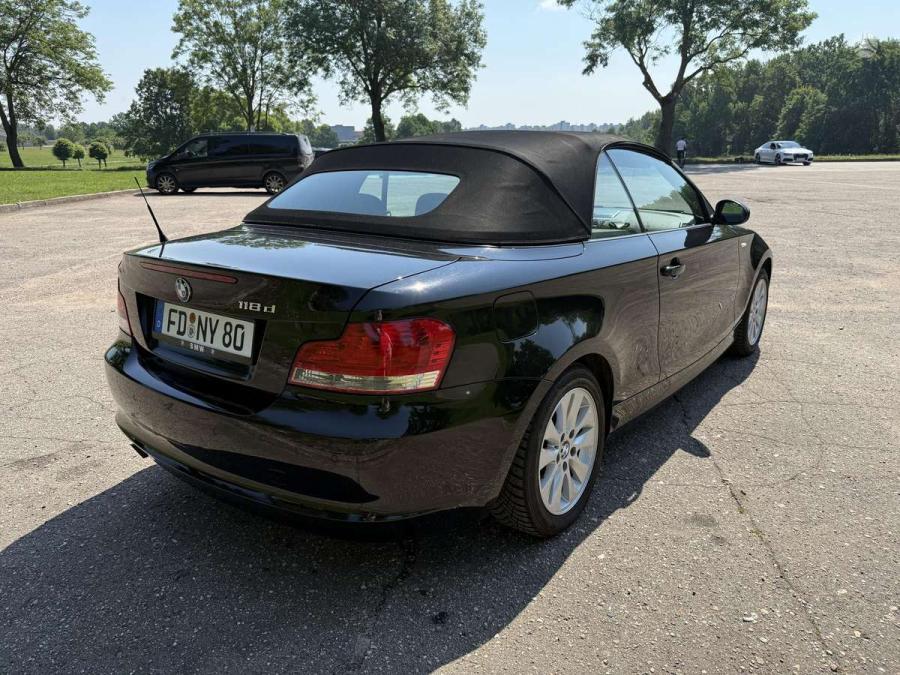 Black BMW 120 2009 in Kaunas, with an engine capacity of 2.00 L and mileage of 182 thousand km for 3750 €, photo 12 on AUTOMOTO.COM.LV