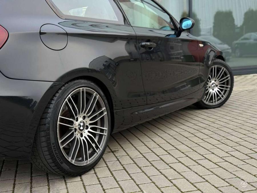 Black BMW 120 2007 in Klaipeda, with an engine capacity of 2.00 L and mileage of 297 thousand km for 4950 €, photo 13 on AUTOMOTO.COM.LV
