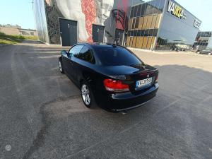 Black BMW 120 2007 in Kaunas, with an engine capacity of 2.00 L and mileage of 239 thousand km for 5900 €, photo 5 on AUTOMOTO.COM.LV
