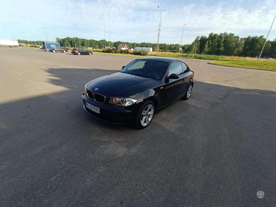 Black BMW 120 2007 in Kaunas, with an engine capacity of 2.00 L and mileage of 239 thousand km for 5900 €, photo 10 on AUTOMOTO.COM.LV