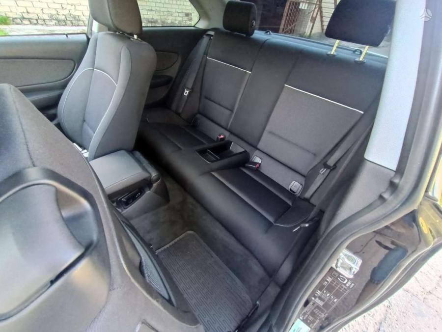 Black BMW 120 2007 in Kaunas, with an engine capacity of 2.00 L and mileage of 239 thousand km for 5900 €, photo 17 on AUTOMOTO.COM.LV