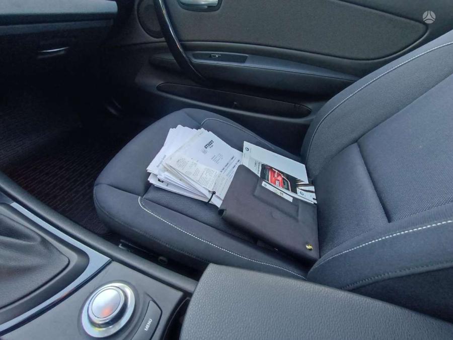 Black BMW 120 2007 in Kaunas, with an engine capacity of 2.00 L and mileage of 239 thousand km for 5900 €, photo 18 on AUTOMOTO.COM.LV